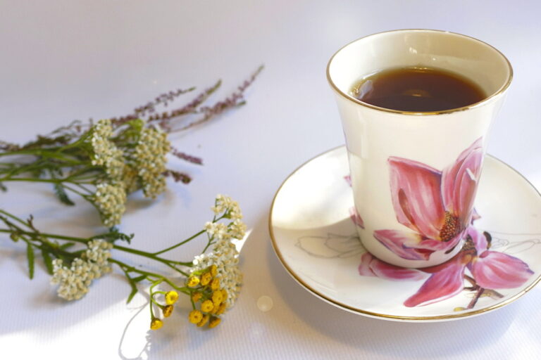 Embracing Common Yarrow: Your Garden’s Medicinal Treasure – Garden Guide